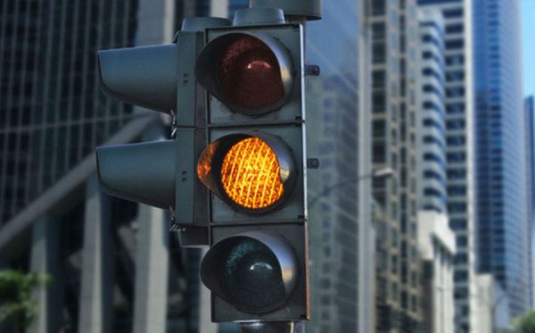 Orange Traffic Light Do We Stop or Not? – MS Auto™ | Exclusive Cars